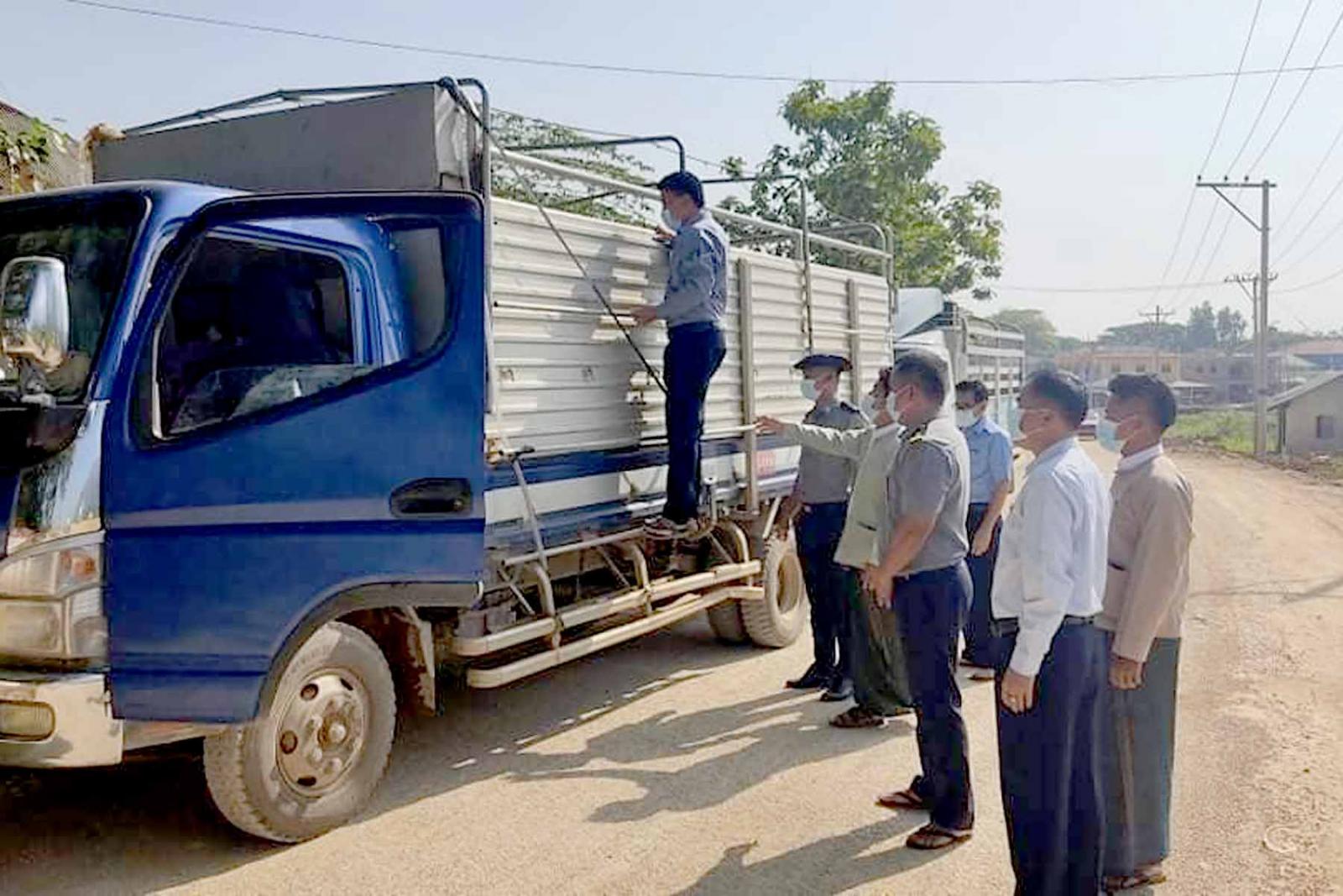 မိုင်းယုမြို့၌ တရားမဝင်ပစ္စည်းများ သယ်ဆောင်မှုမရှိစေရန် စစ်ဆေးဆောင်ရွက